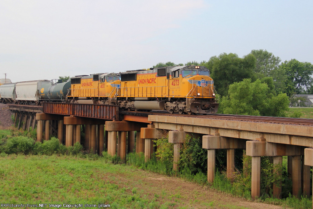 UP 4273 heads nb with a freight train bound for dupo ill.